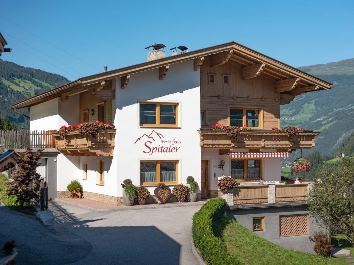 240 M² House ∙ 9 Bedrooms ∙ 22 Guests - Mayrhofen
