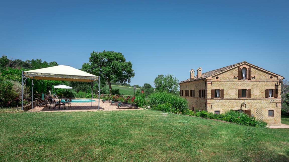 700 M² Villa ∙ 6 Slaapkamers ∙ 12 Gasten - Sarnano