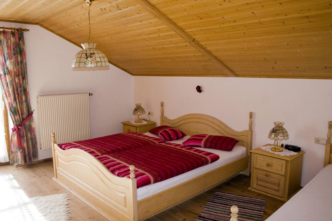 70 M² Ferienwohnung ∙ 2 Schlafzimmer ∙ 5 Gäste - Seeg