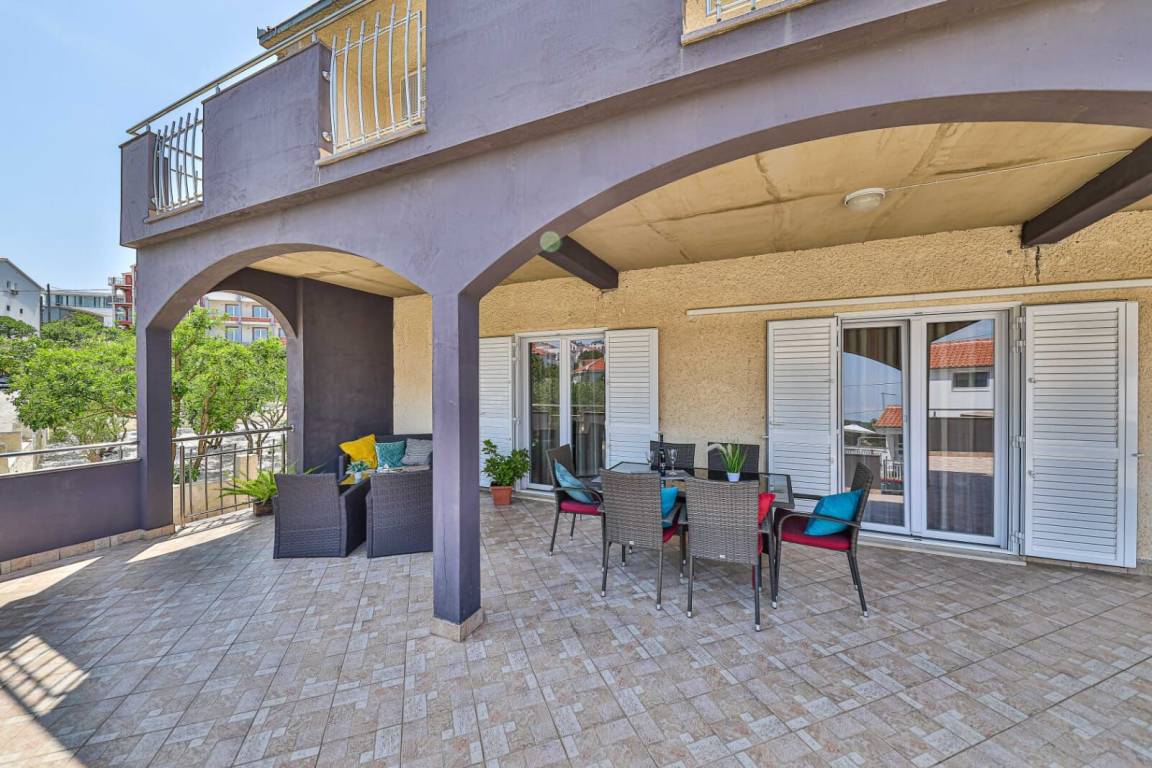 100 M² Ferienwohnung ∙ 2 Schlafzimmer ∙ 5 Gäste - Maslinica