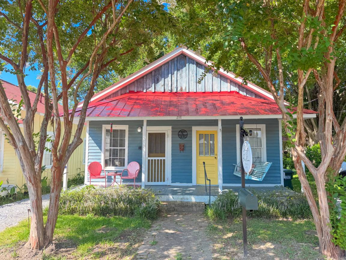 Cottage ∙ 2 Bedrooms ∙ 4 Guests - Natchez, MS