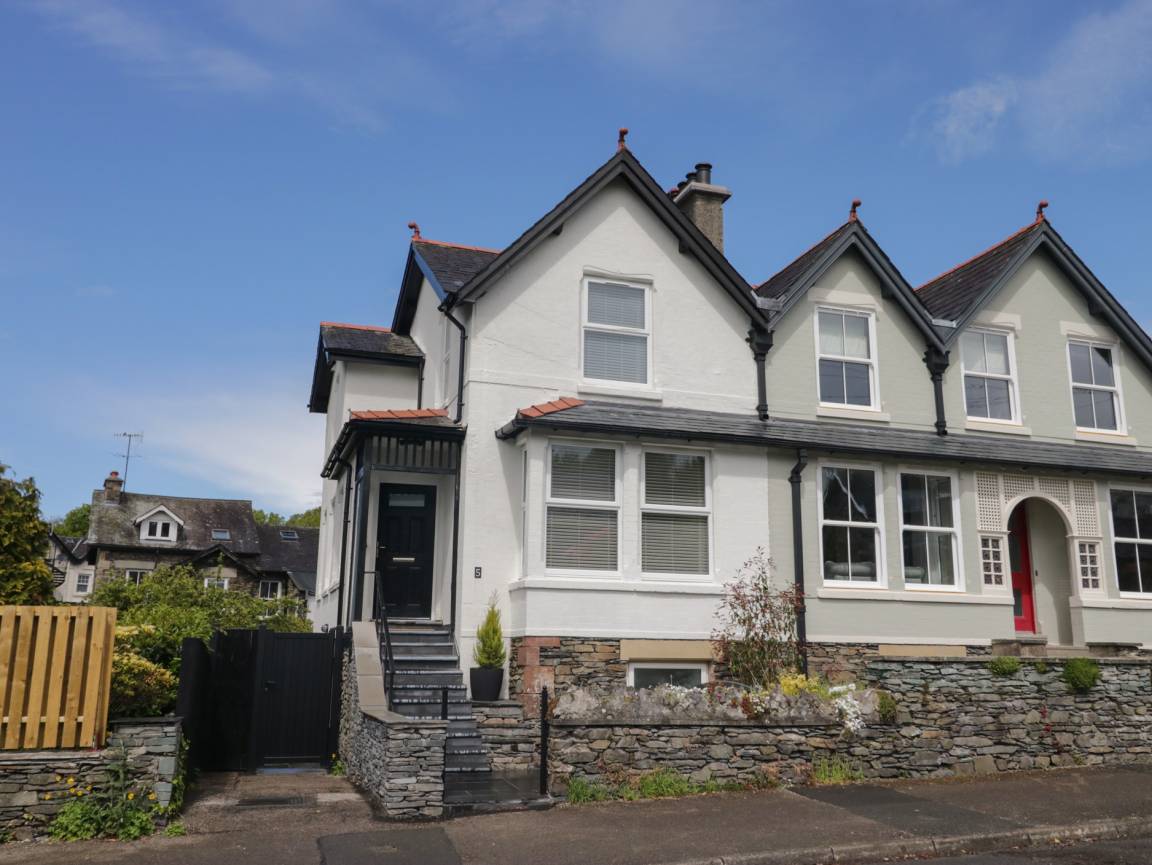 Cottage ∙ 3 Bedrooms ∙ 6 Guests - Bowness-on-Windermere