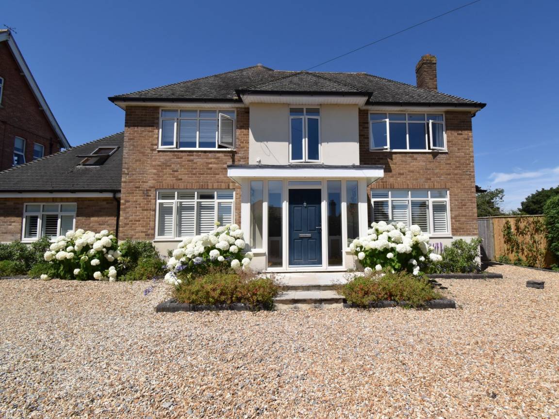 Cottage ∙ 5 Bedrooms ∙ 10 Guests - Sandbanks