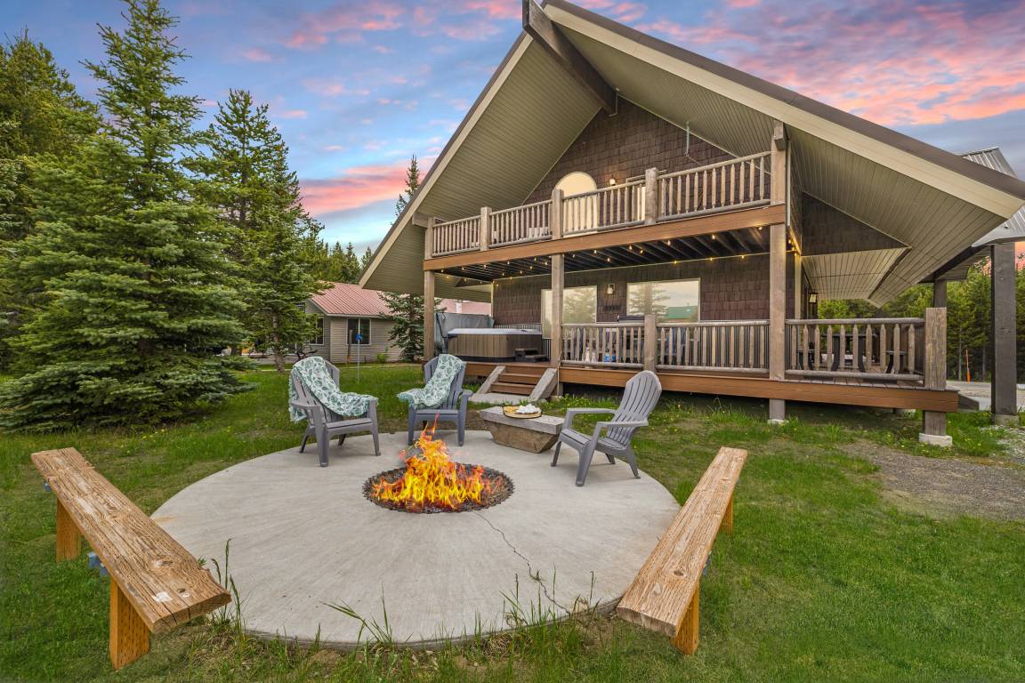 285 M² House ∙ 4 Bedrooms ∙ 15 Guests - Island Park, ID