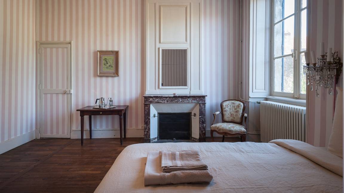 50 M² Chambre D'hôtes ∙ 1 Chambre ∙ 2 Personnes - Saint-Amand-Montrond