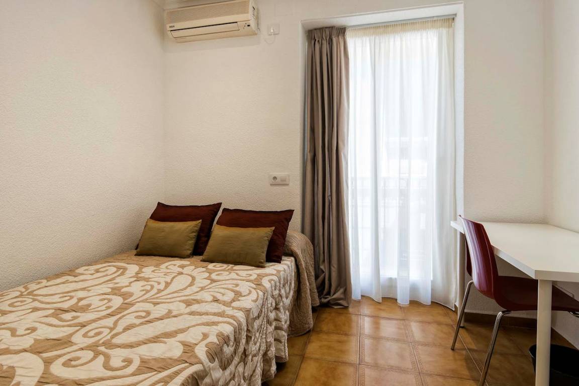 120 M² Private Room ∙ 1 Bedroom ∙ 1 Guest - Alicante