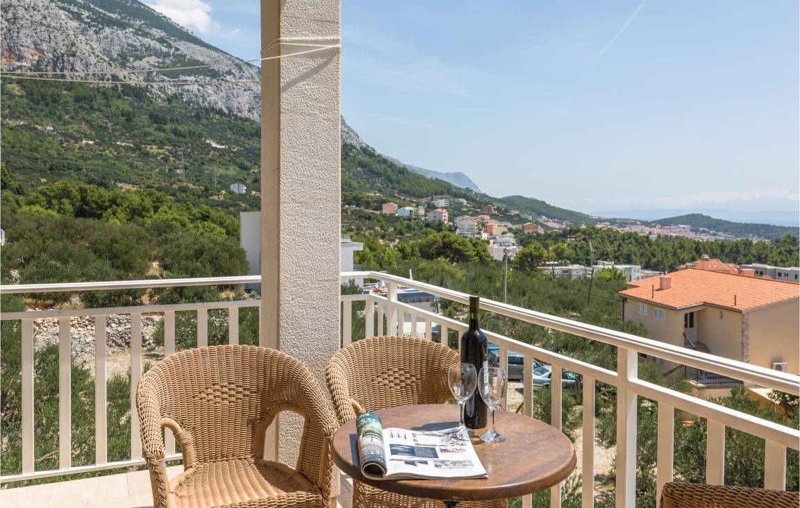 126 M² Apartment ∙ 5 Bedrooms ∙ 8 Guests - Makarska