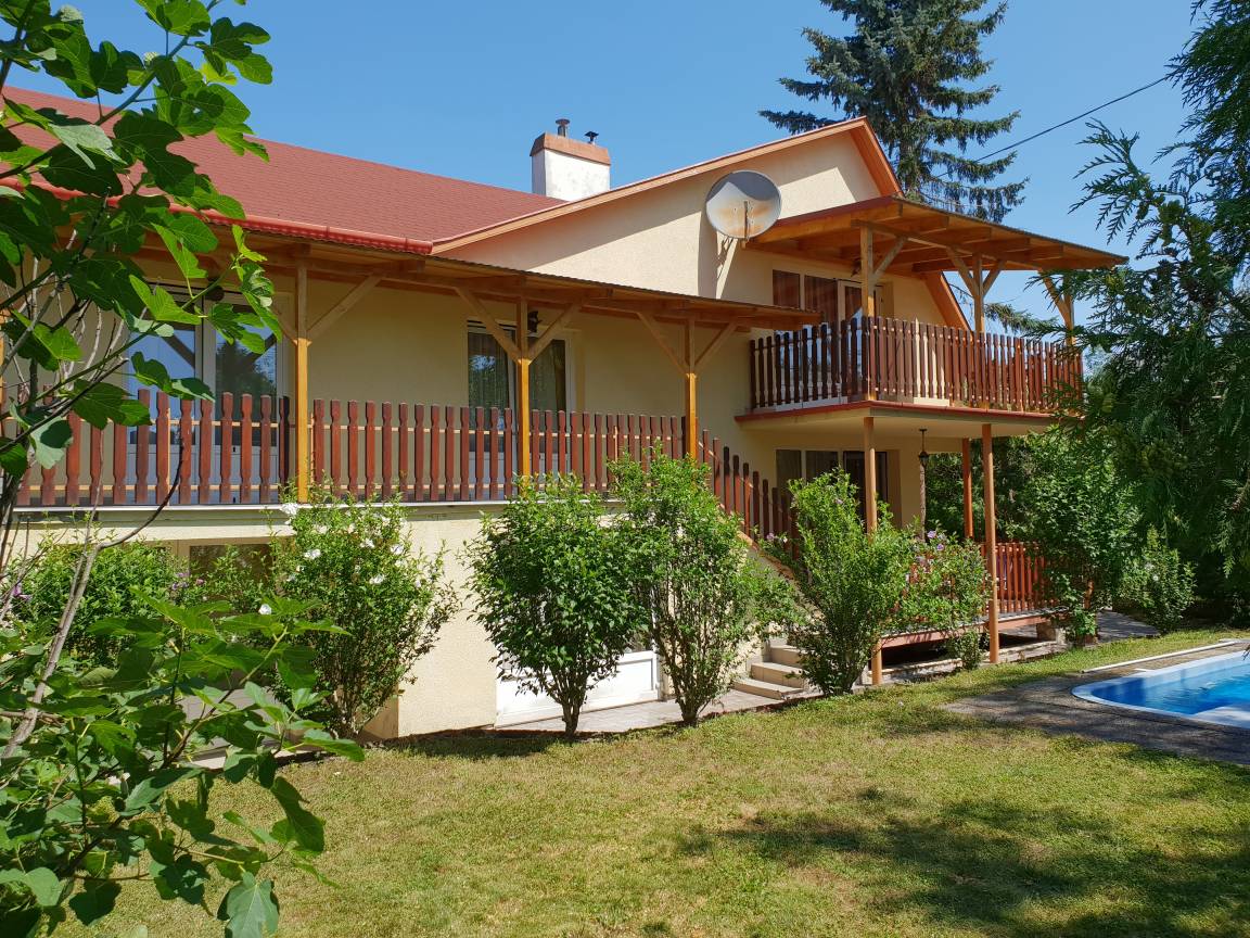 100 M² House ∙ 4 Bedrooms ∙ 8 Guests - Balaton