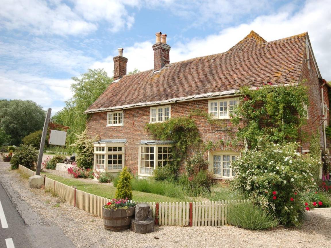 Cottage ∙ 4 Bedrooms ∙ 8 Guests - Wareham