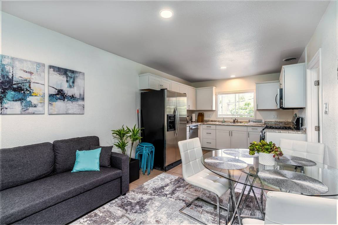 House ∙ 2 Bedrooms ∙ 6 Guests - Oceanside, Californie