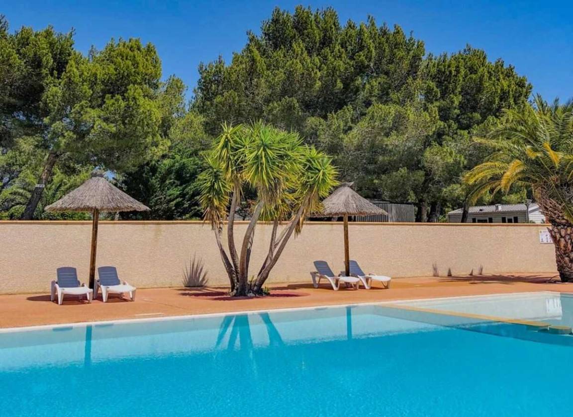15 M² Camping ∙ 1 Chambre ∙ 2 Personnes - Leucate
