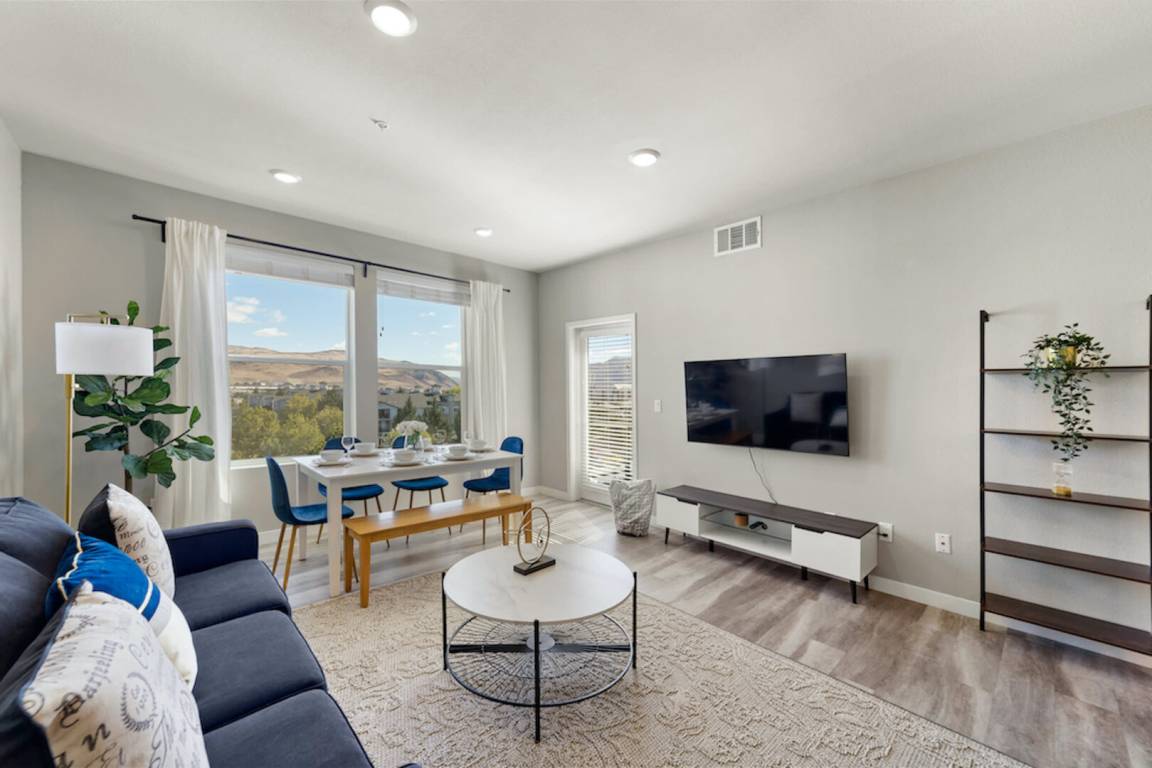 101 M² Apartment ∙ 2 Bedrooms ∙ 6 Guests - Reno, NV
