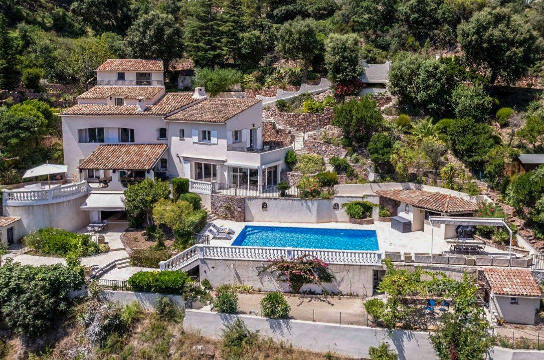 Villa ∙ 4 Schlafzimmer ∙ 8 Gäste - Fréjus