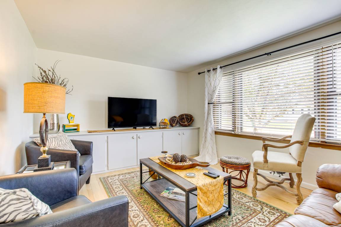 139 M² House ∙ 3 Bedrooms ∙ 8 Guests - Lambeau Field - Green Bay