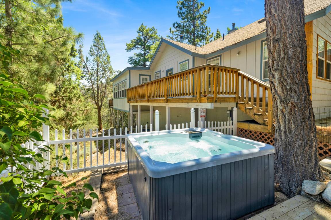 341 M² Cabin ∙ 6 Bedrooms ∙ 16 Guests - Big Bear, CA