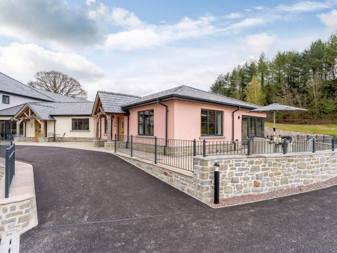 Apartment ∙ 2 Bedrooms ∙ 4 Guests - Usk