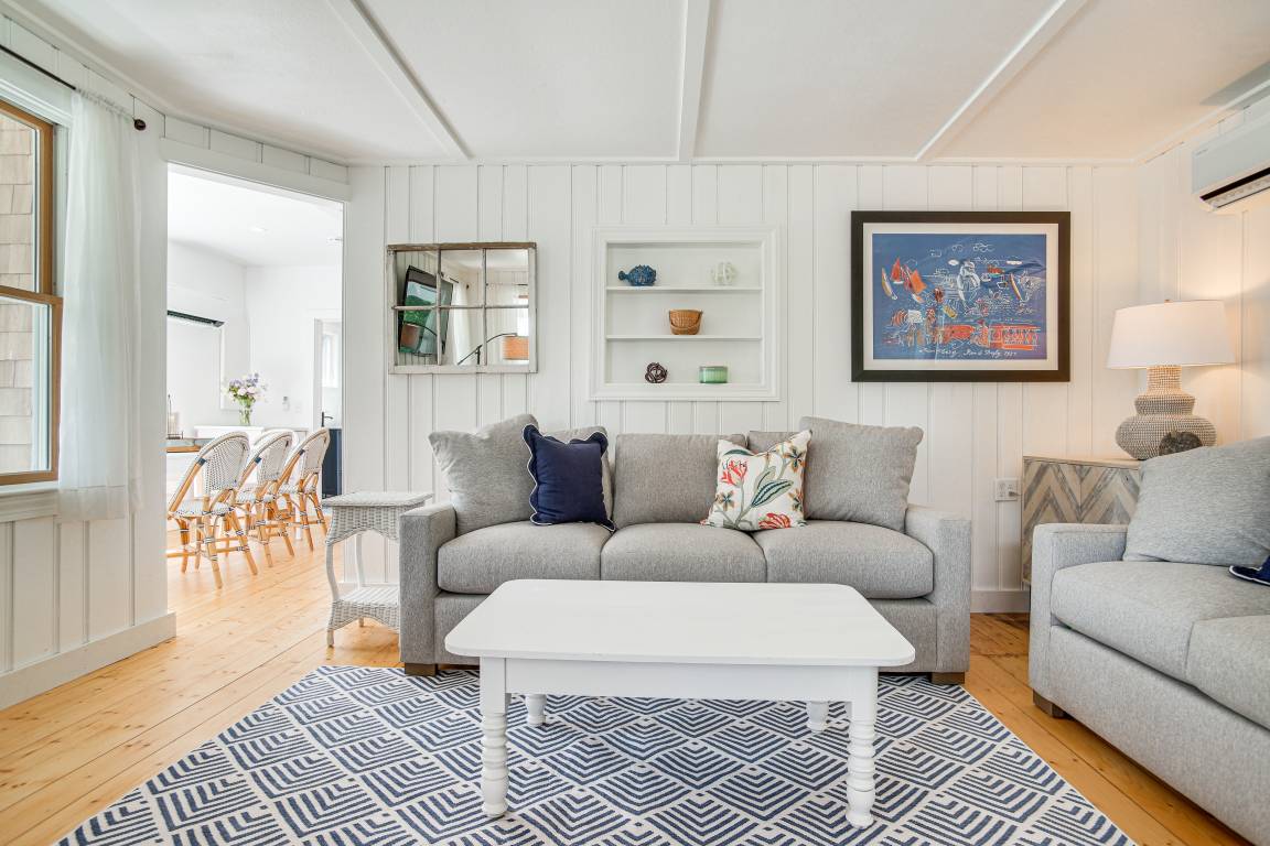 95 M² House ∙ 2 Bedrooms ∙ 8 Guests - Old Silver Beach, MA