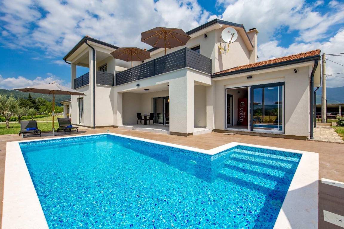 250 M² House ∙ 4 Bedrooms ∙ 8 Guests - Rijeka