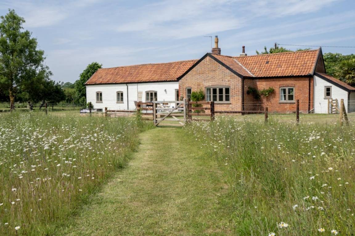 Cottage ∙ 5 Bedrooms ∙ 10 Guests - Norwich