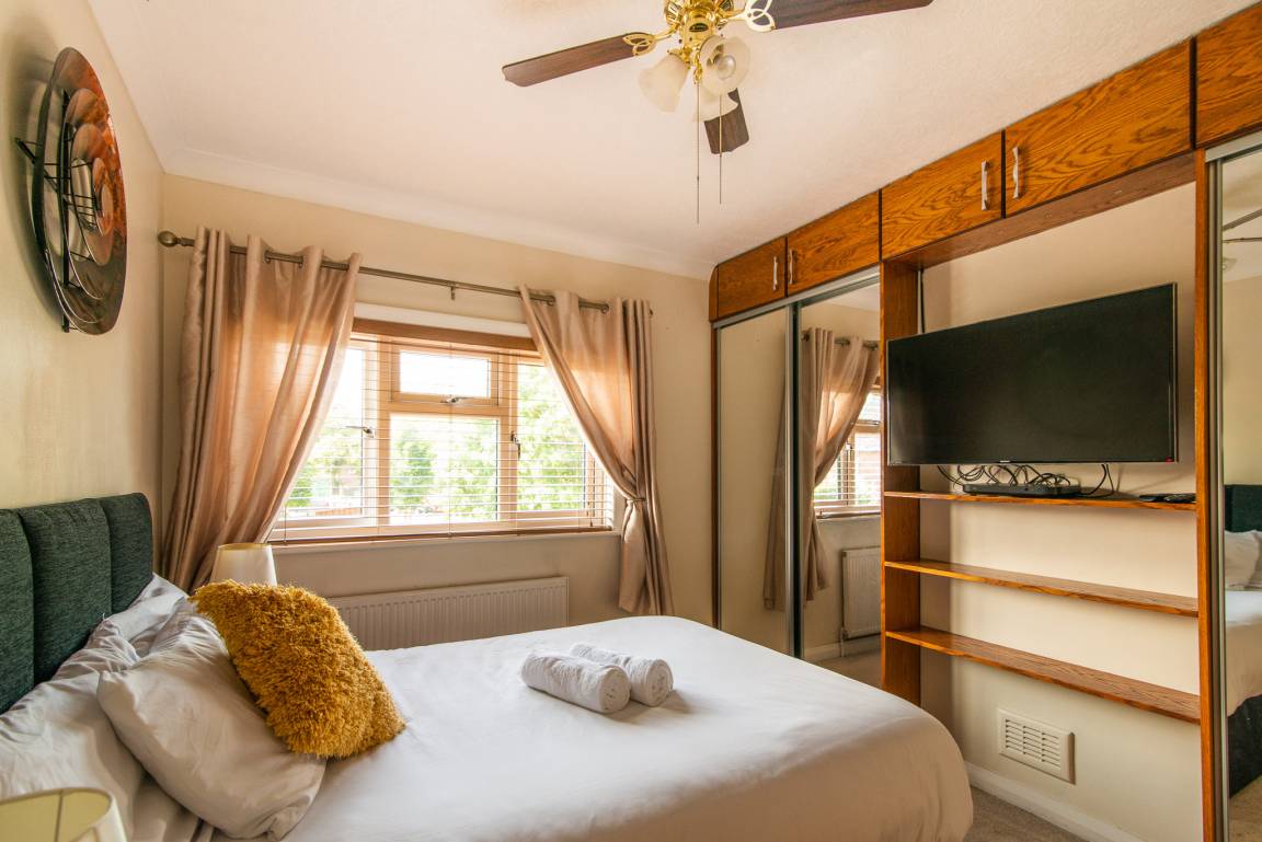 125 M² House ∙ 4 Bedrooms ∙ 7 Guests - Derby