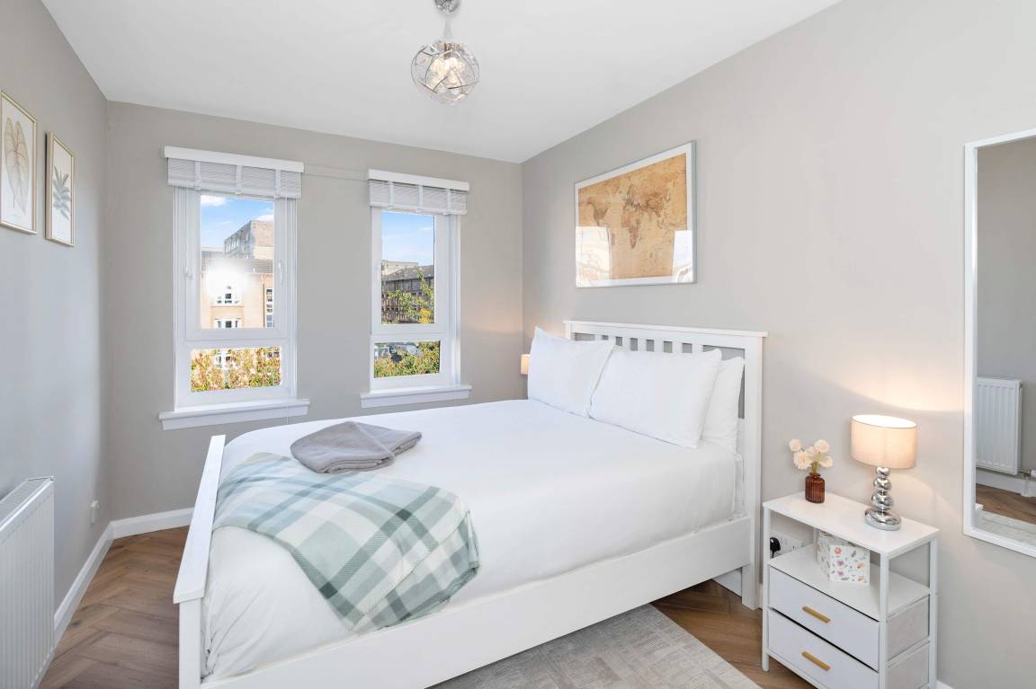 Apartment ∙ 1 Bedroom ∙ 4 Guests - The Burrell Collection