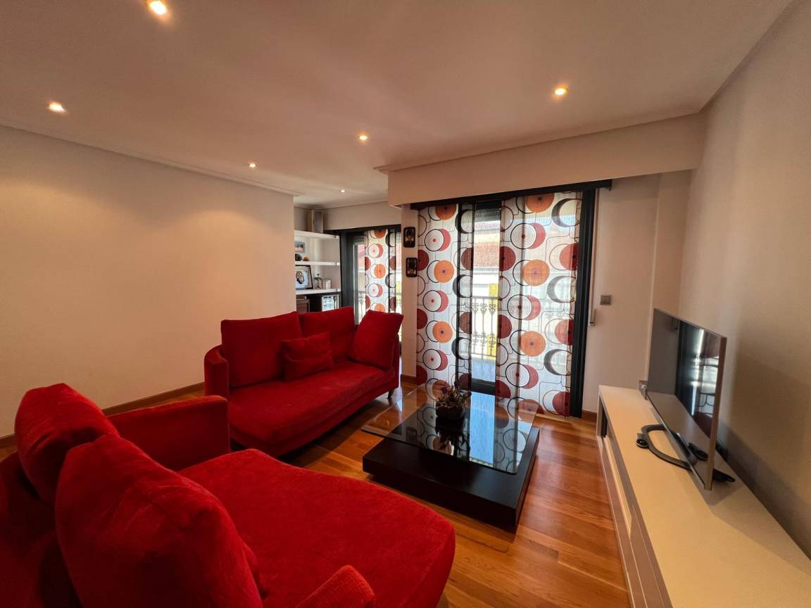 170 M² Apartment ∙ 4 Bedrooms ∙ 7 Guests - Ourense