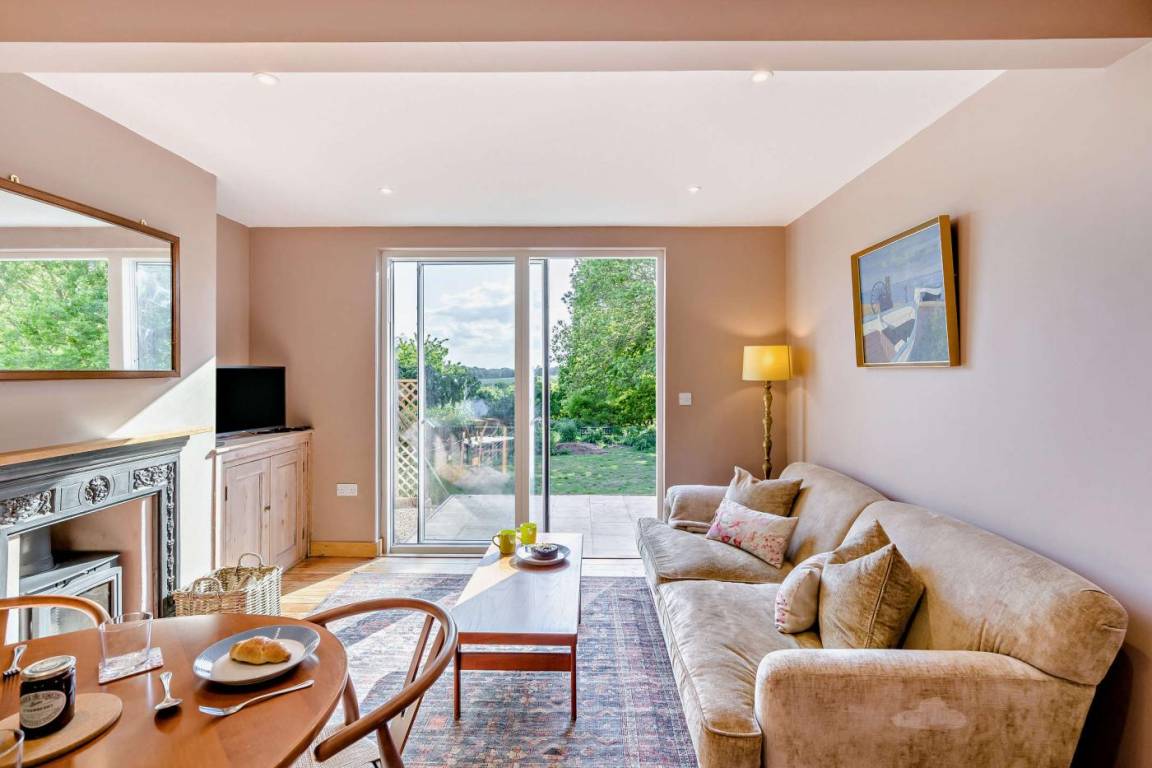 Cottage ∙ 2 Bedrooms ∙ 4 Guests - Essex