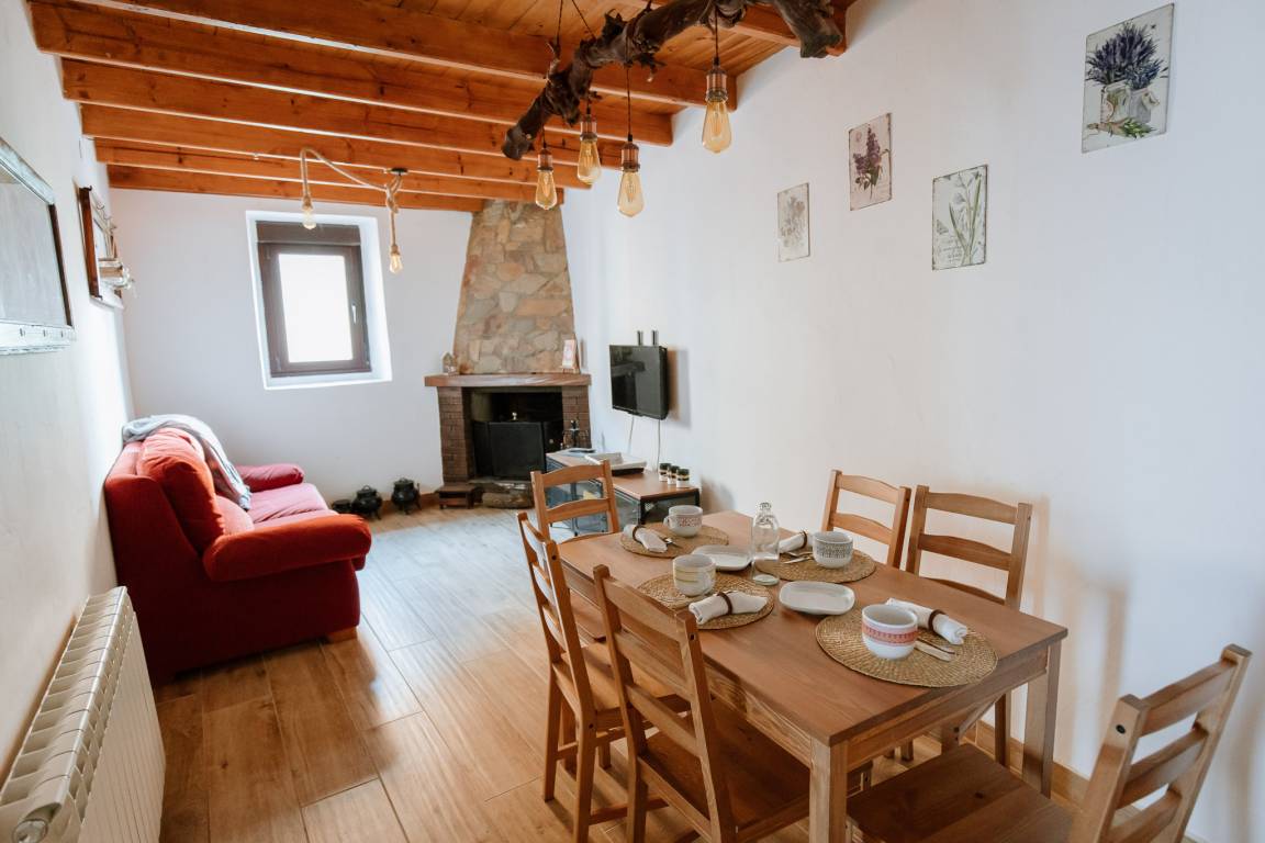250 M² Casa ∙ 5 Habitaciones ∙ 11 Huéspedes - Camarzana de Tera