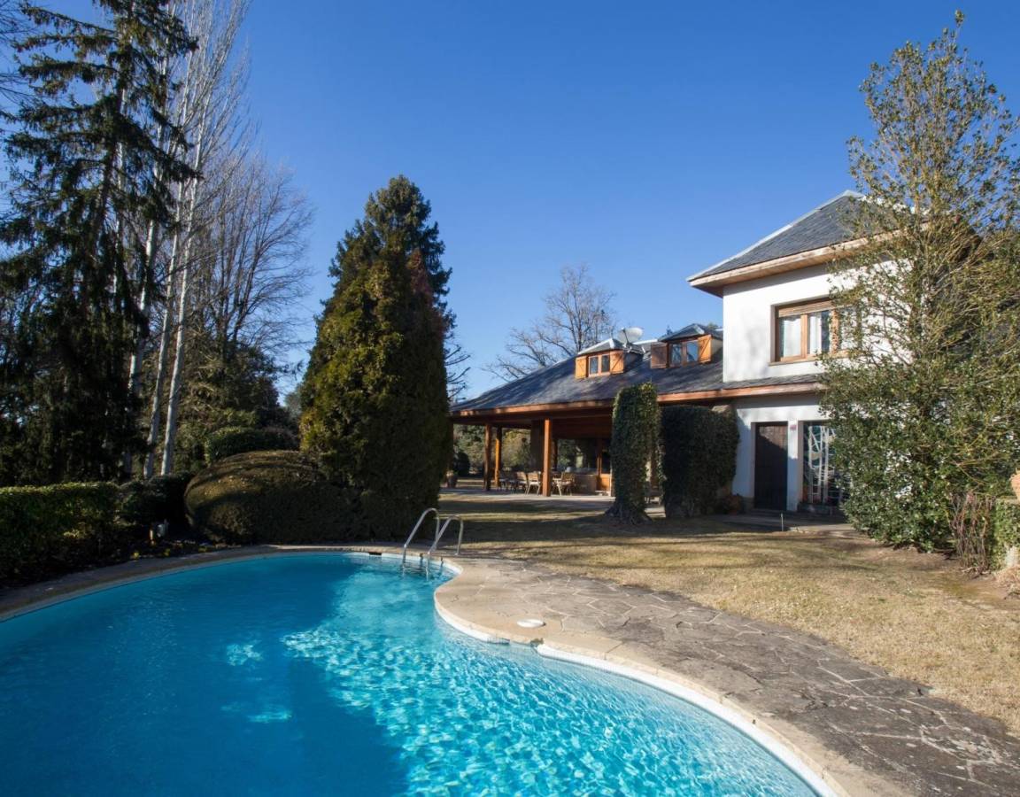 300 M² House ∙ 5 Bedrooms ∙ 10 Guests - Vic