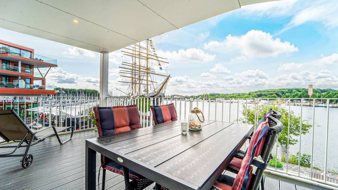 82 M² Apartment ∙ 2 Bedrooms ∙ 4 Guests - Lübeck