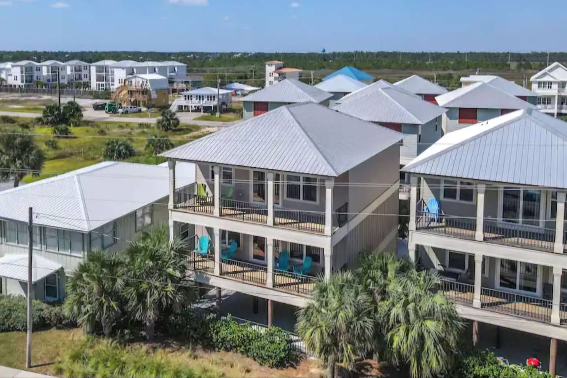 House ∙ 4 Bedrooms ∙ 12 Guests - Gulf Shores, AL