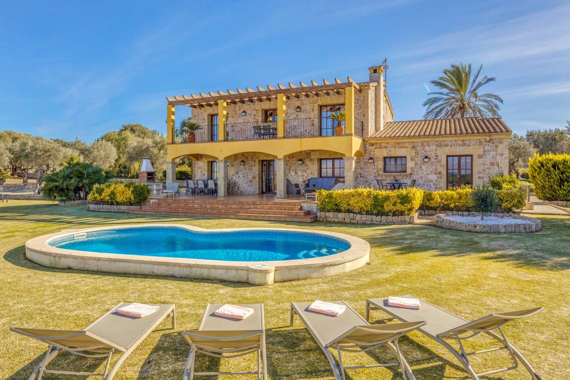 304 M² Villa ∙ 4 Bedrooms ∙ 8 Guests - Alcúdia