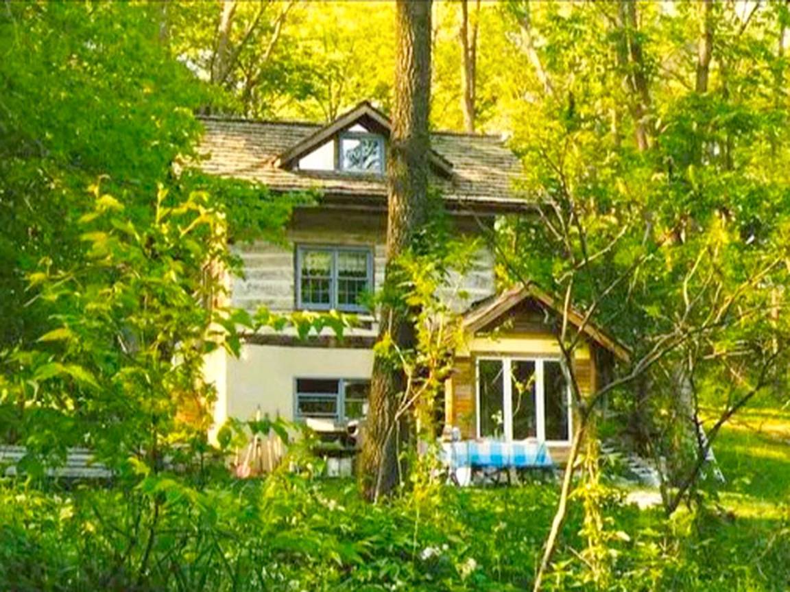 House ∙ 1 Bedroom ∙ 4 Guests - Decorah, IA