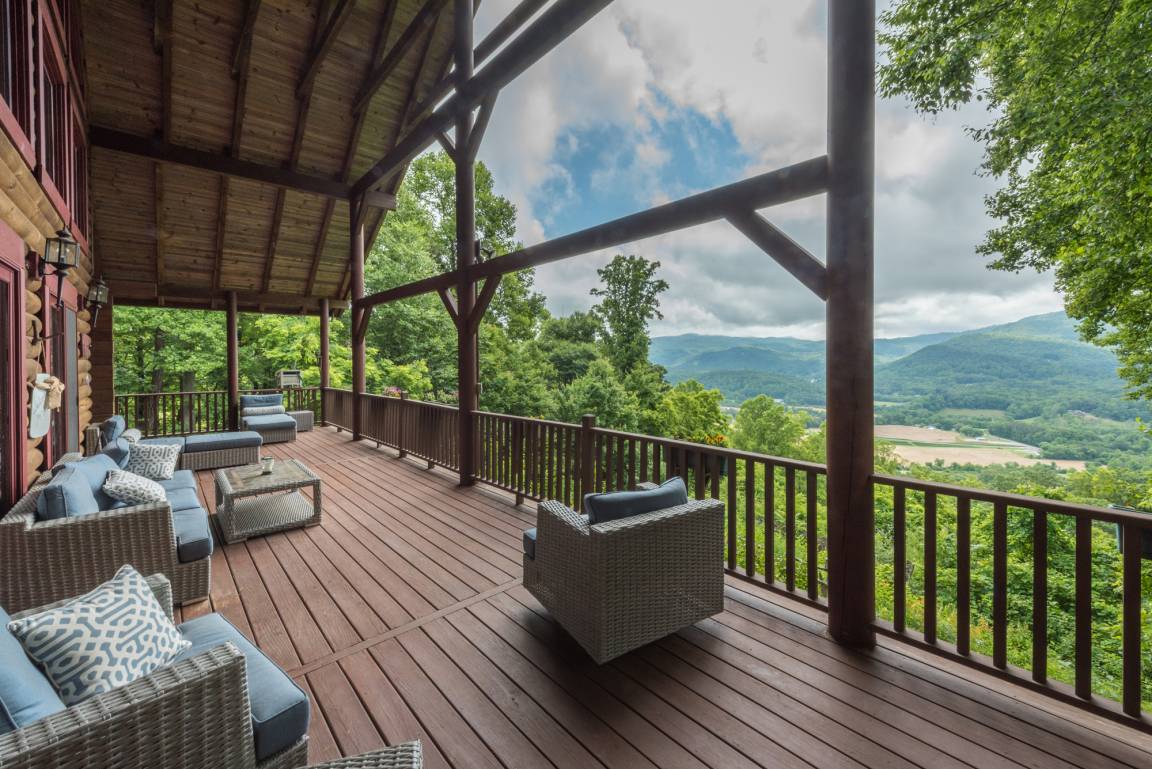 167 M² Cabin ∙ 3 Bedrooms ∙ 6 Guests - Mountain Home, NC