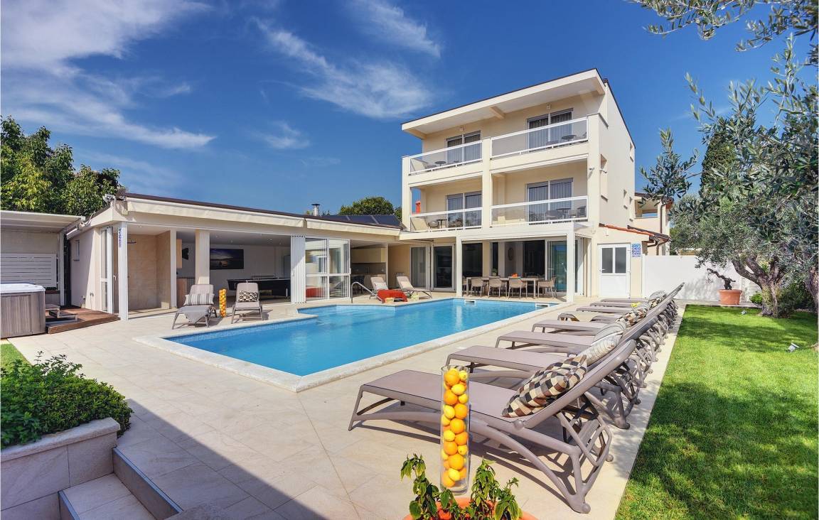 350 M² Casa ∙ 7 Habitaciones ∙ 14 Huéspedes - Pula