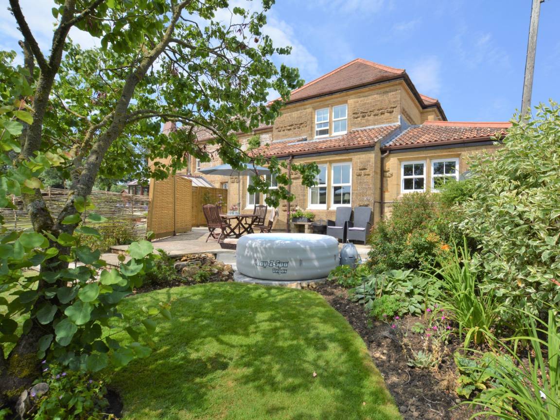 Cottage ∙ 2 Bedrooms ∙ 4 Guests - Weymouth
