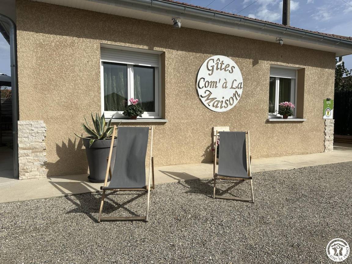 115 M² Gîte ∙ 4 Chambres ∙ 10 Personnes - Pérouges