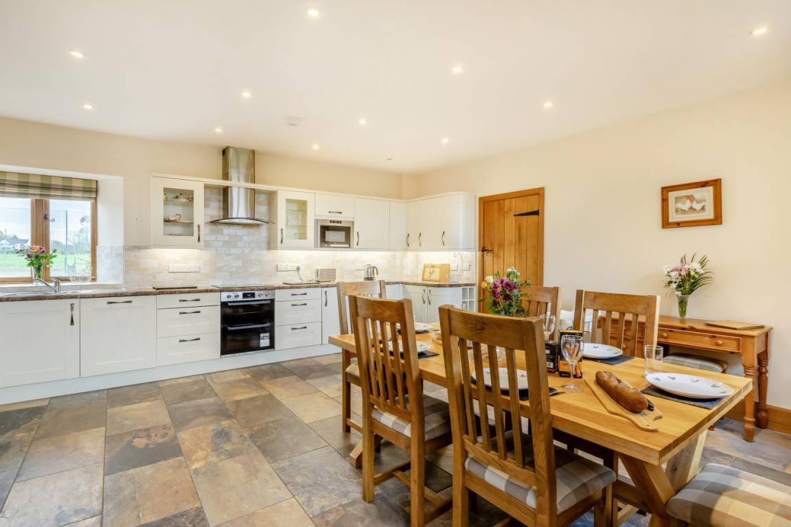 Cottage ∙ 2 Bedrooms ∙ 6 Guests - Shepton Mallet