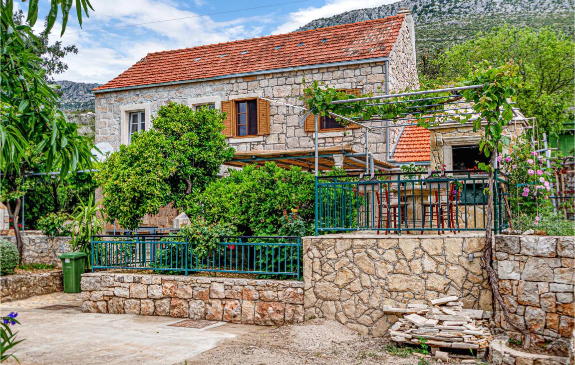 70 M² Maisonette ∙ 2 Bedrooms ∙ 6 Guests - Trpanj