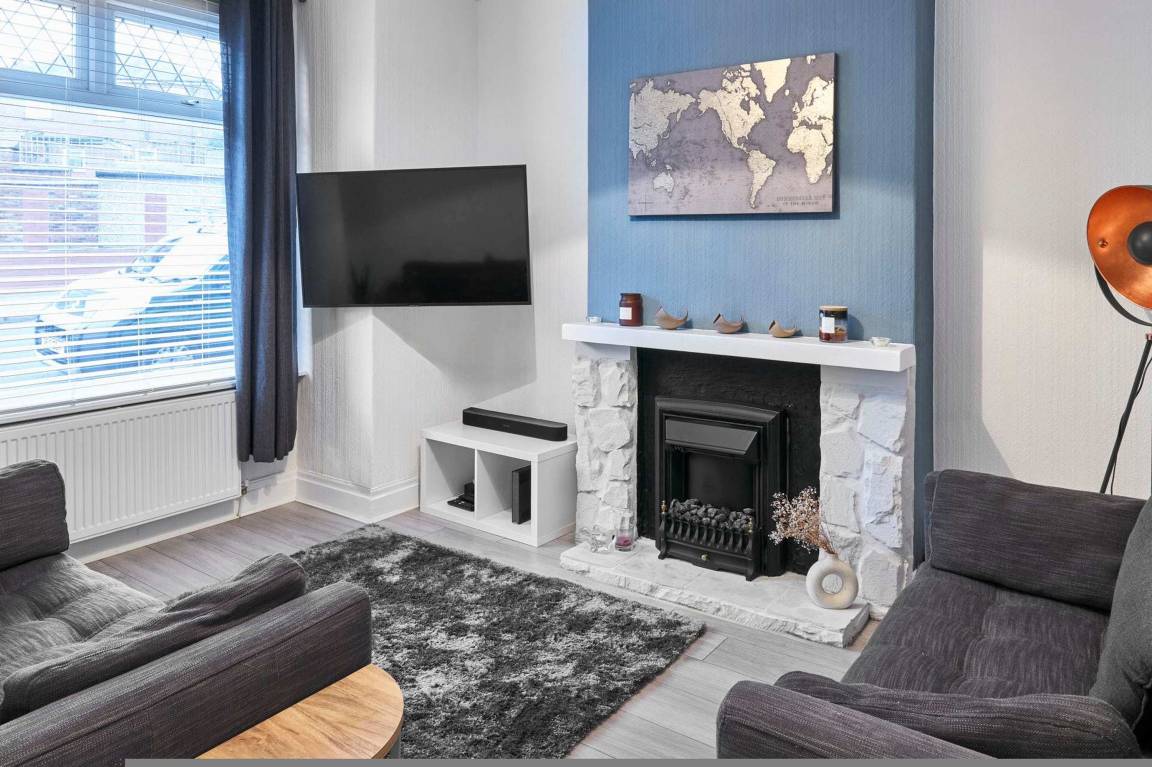 House ∙ 2 Bedrooms ∙ 4 Guests - Bury