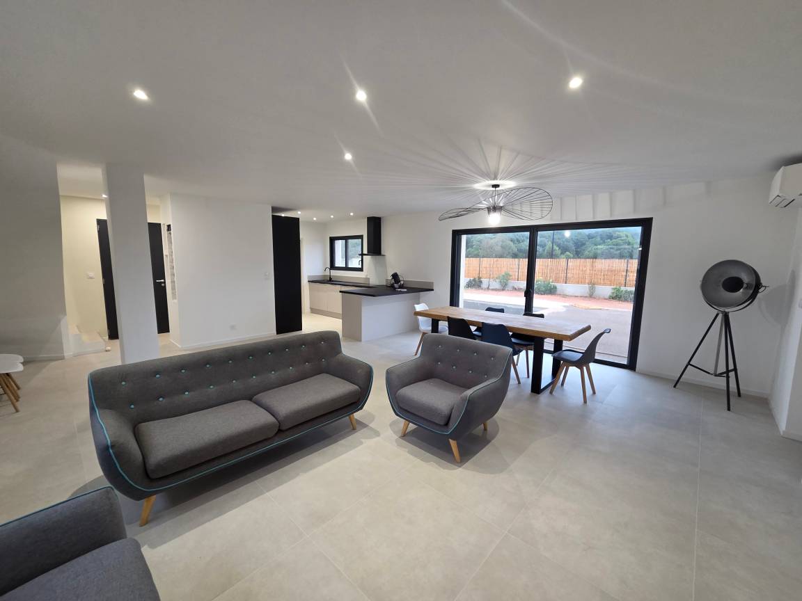 125 M² Maison De Vacances ∙ 4 Chambres ∙ 9 Personnes - Aniane