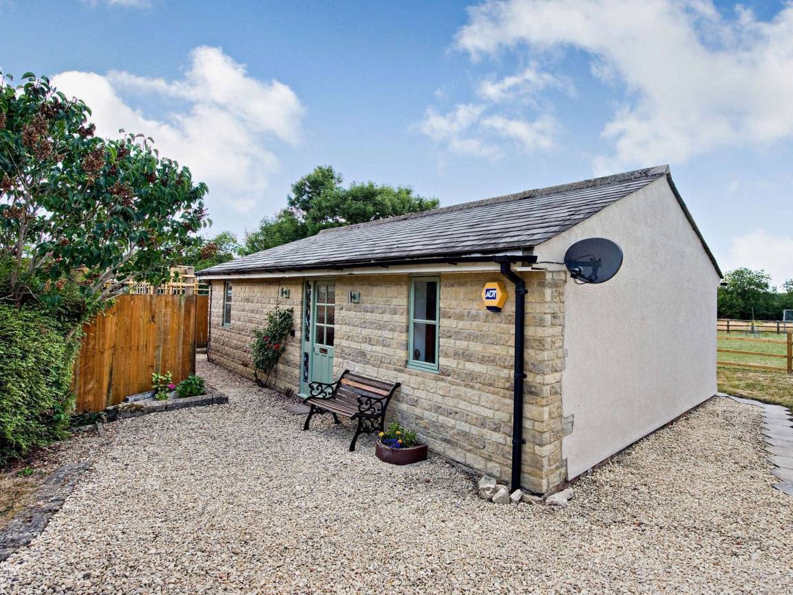 Cottage ∙ 2 Bedrooms ∙ 4 Guests - South Cerney