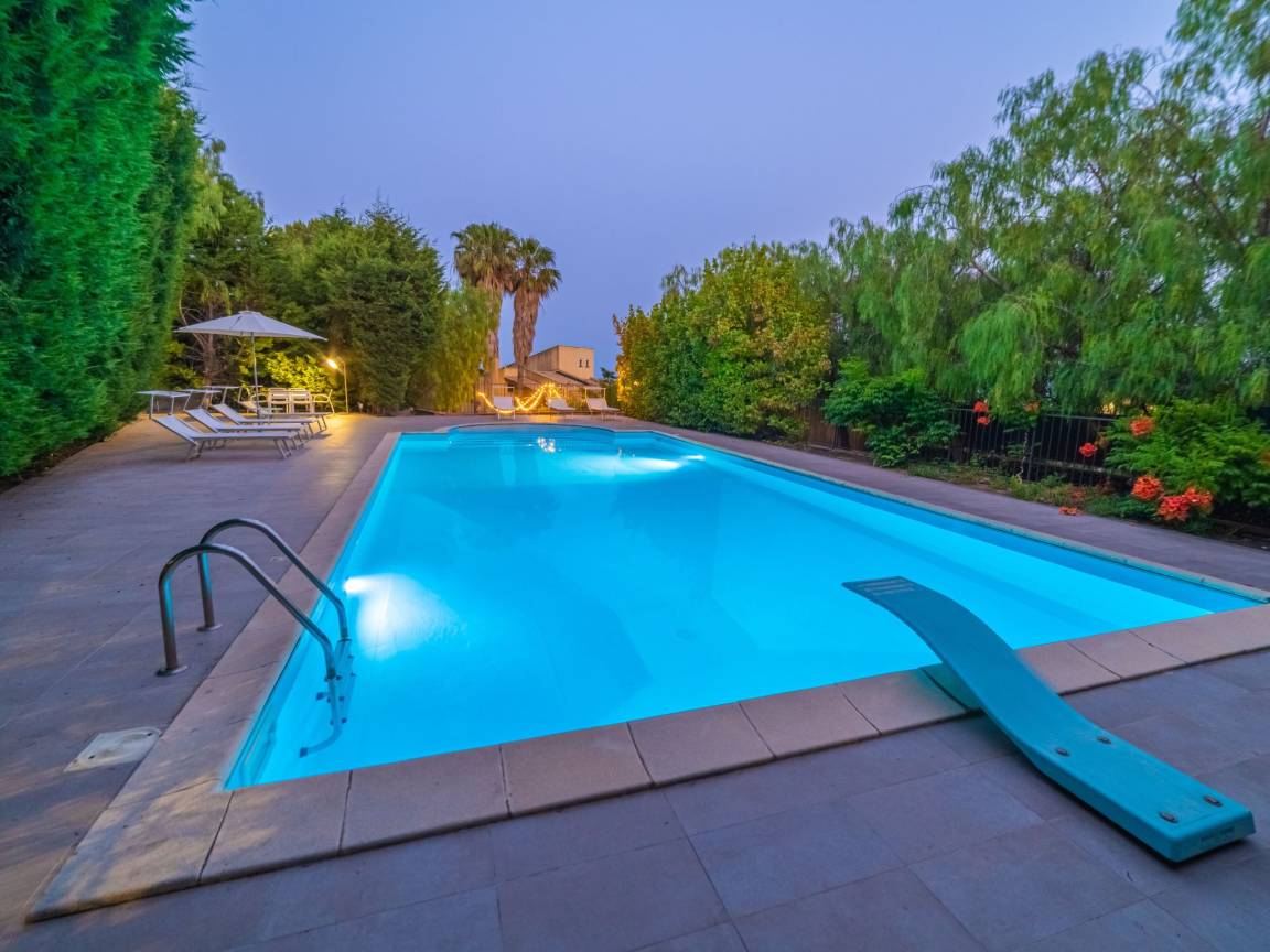 300 M² House ∙ 4 Bedrooms ∙ 11 Guests - Catania