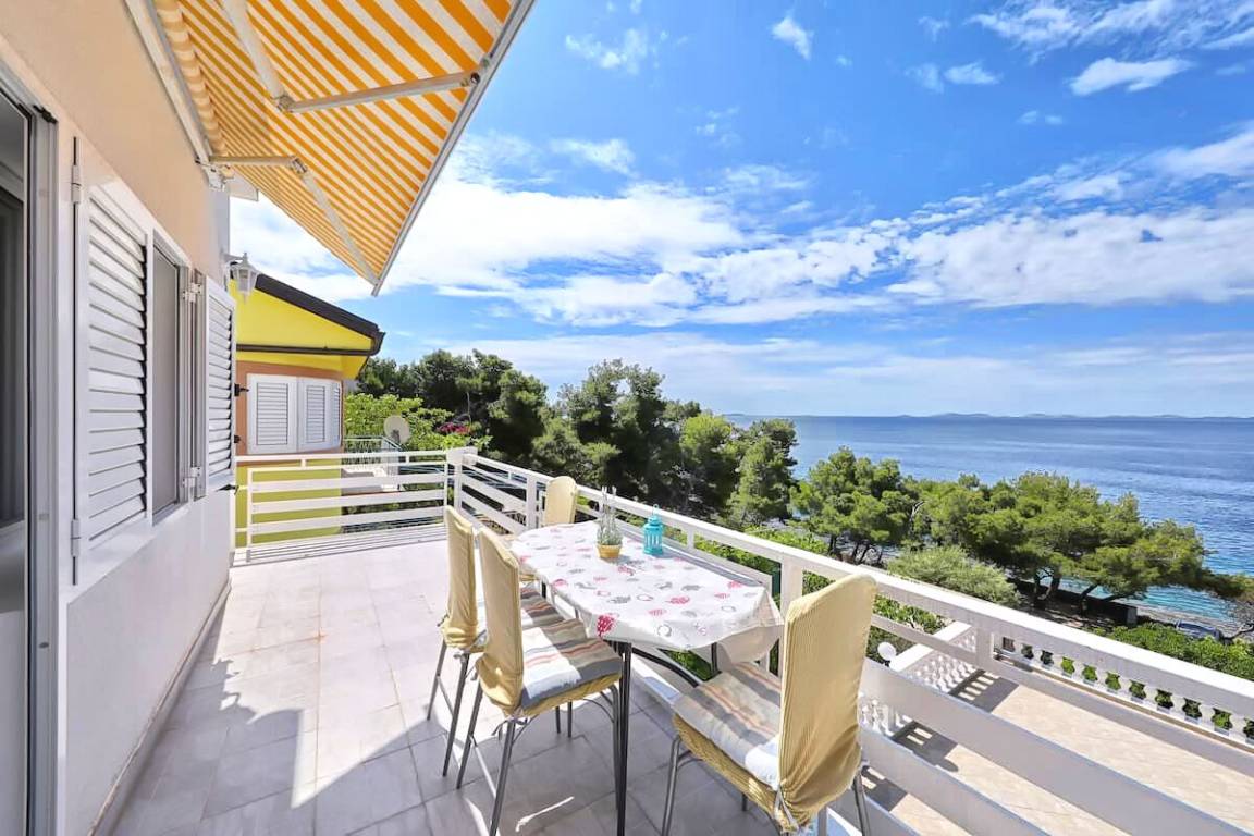 60 M² Apartment ∙ 3 Bedrooms ∙ 6 Guests - Pirovac