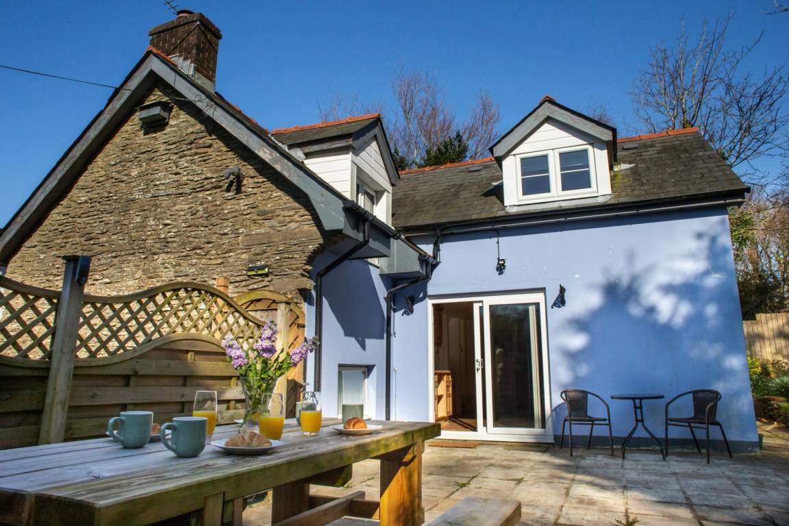 90 M² Cottage ∙ 3 Bedrooms ∙ 5 Guests - Cardigan