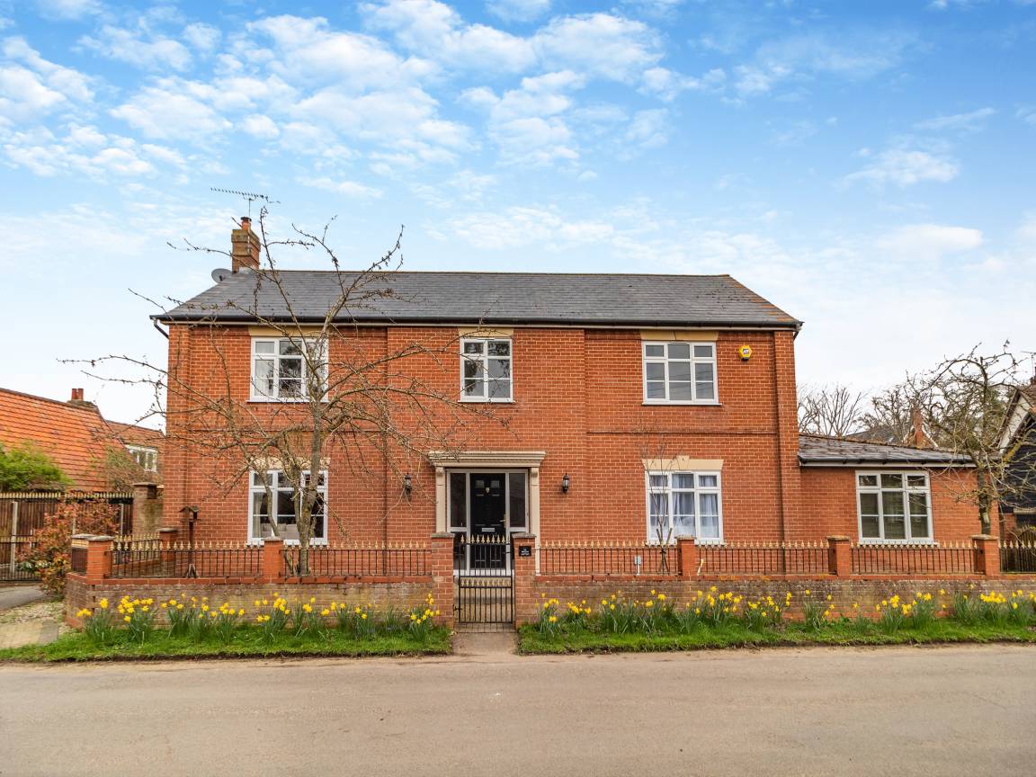 Cottage ∙ 6 Bedrooms ∙ 12 Guests - Suffolk