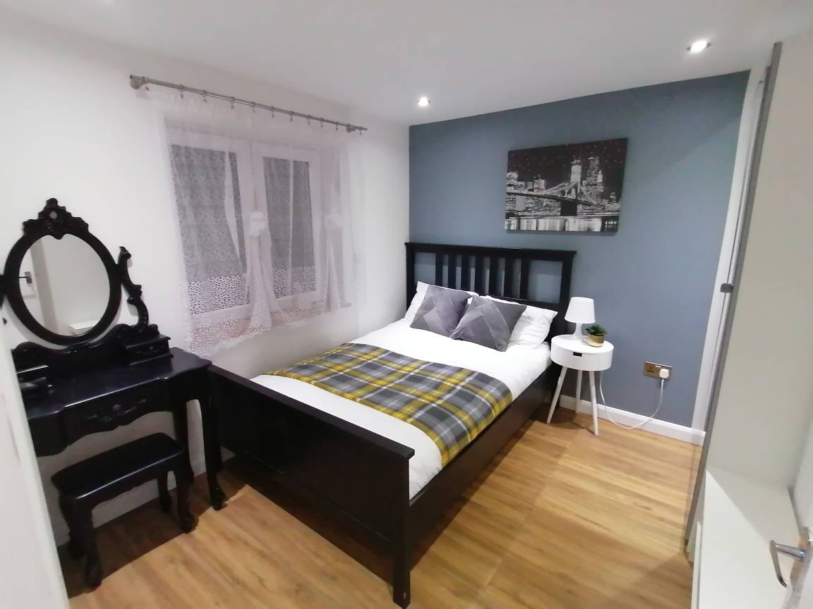 70 M² Apartamento ∙ 2 Habitaciones ∙ 4 Huéspedes - Coventry