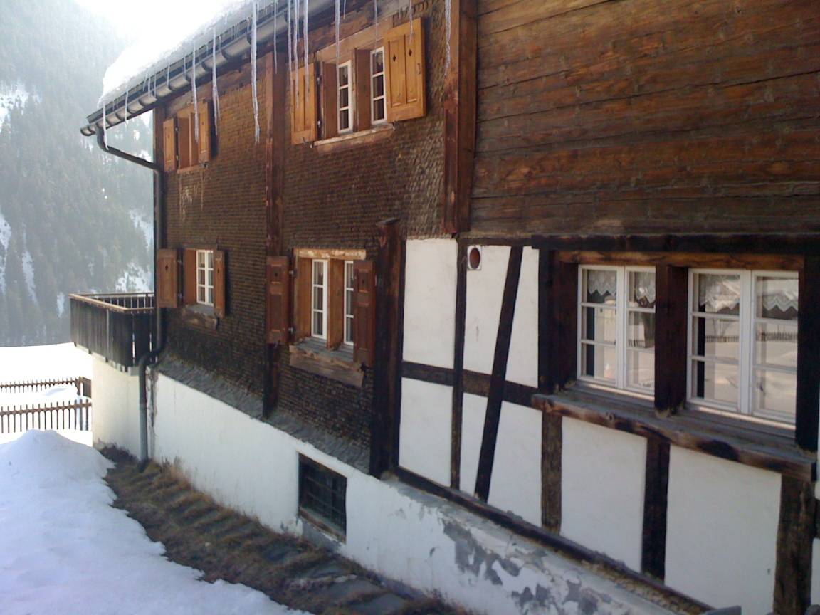110 M² Huoneisto ∙ 3 Makuuhuonetta ∙ 8 Vierasta - Sedrun