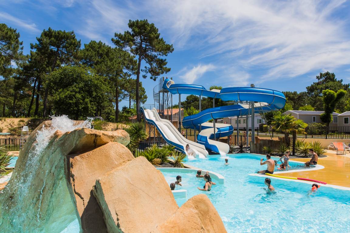 37 M² Camping ∙ 4 Chambres ∙ 10 Personnes - La Tremblade