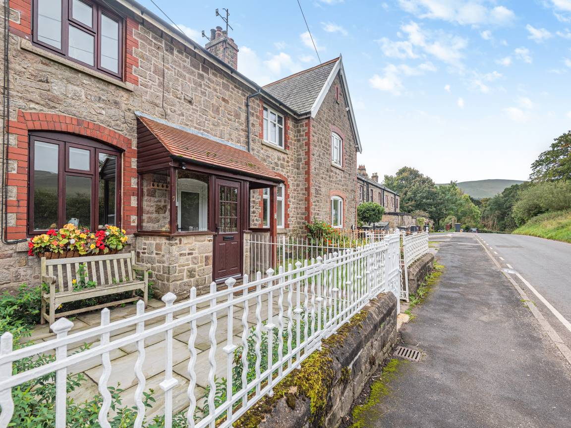Cottage ∙ 2 Bedrooms ∙ 4 Guests - Castleton